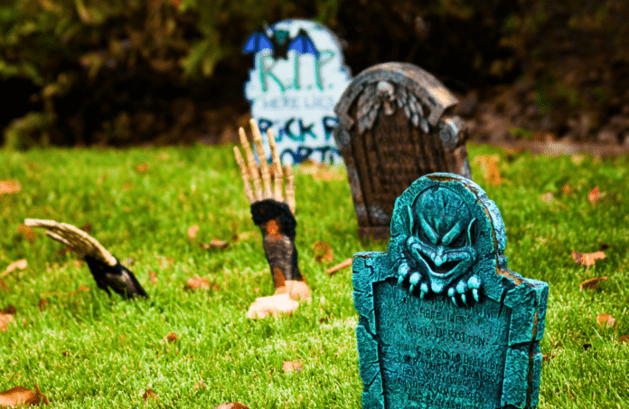 19 DIY Halloween Decorations That'll Make You Scream With Delight