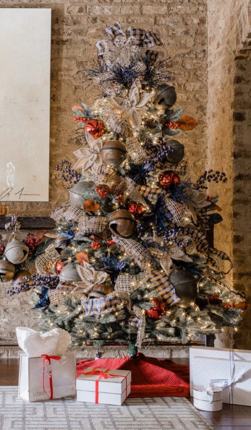 How to Re-Create These 5 Rustic Christmas Trees in Your Home