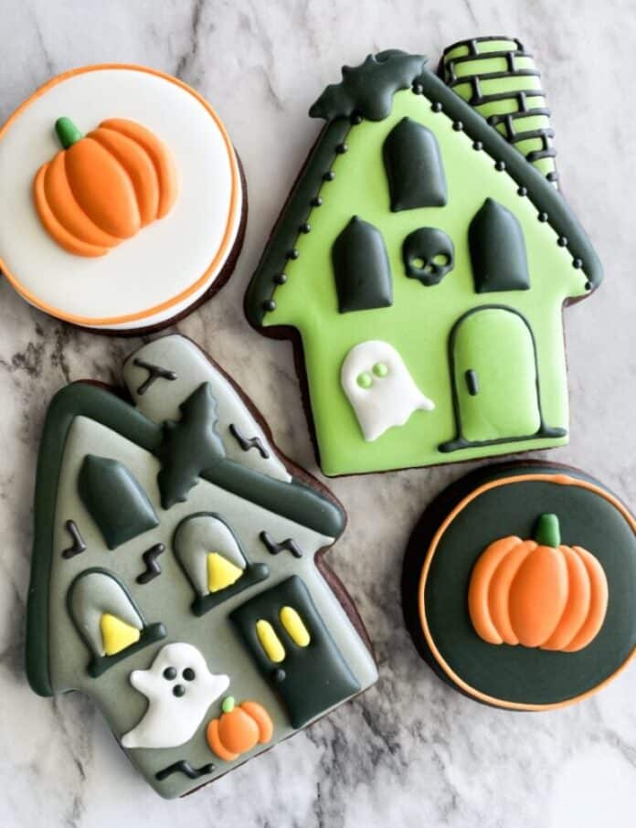 35 Spooktacular Halloween Cookie Ideas