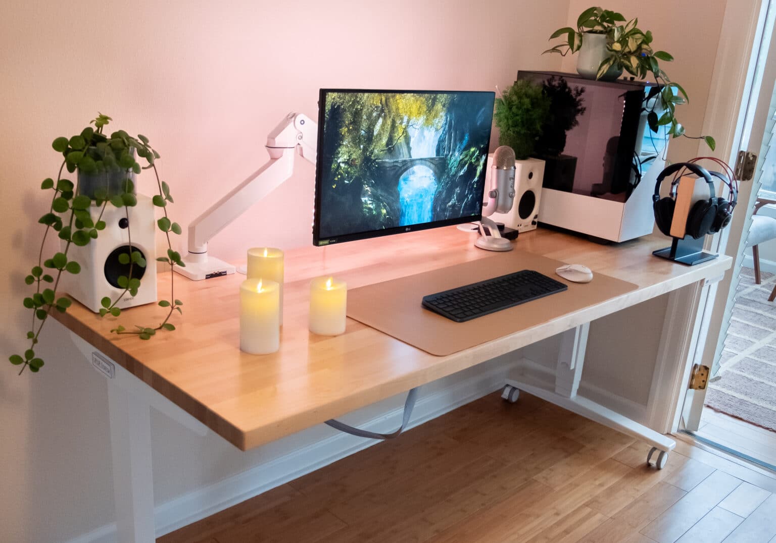 A Review of the UPLIFT Standing Desk (Birch Butcher Block)
