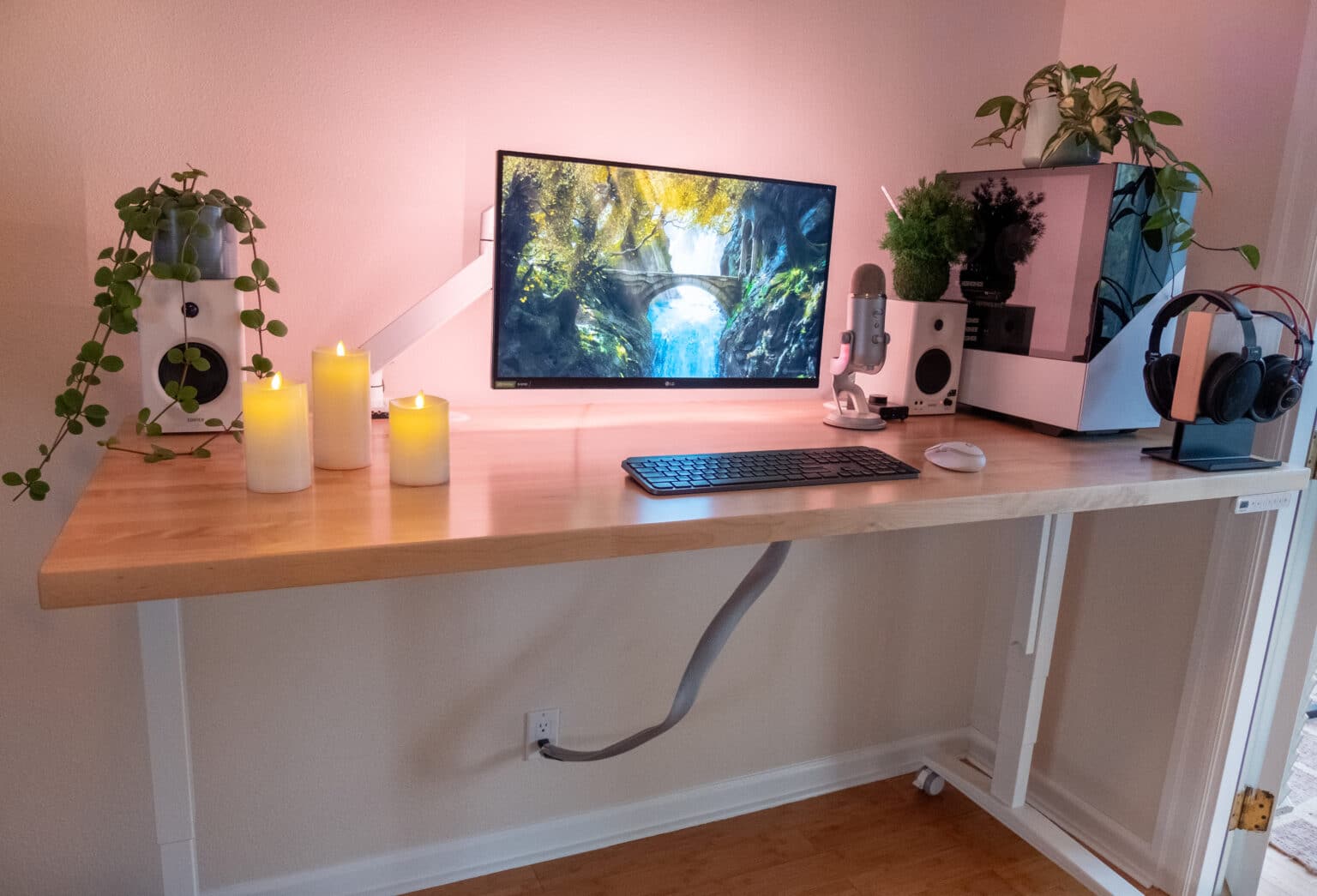 A Review of the UPLIFT Standing Desk (Birch Butcher Block)
