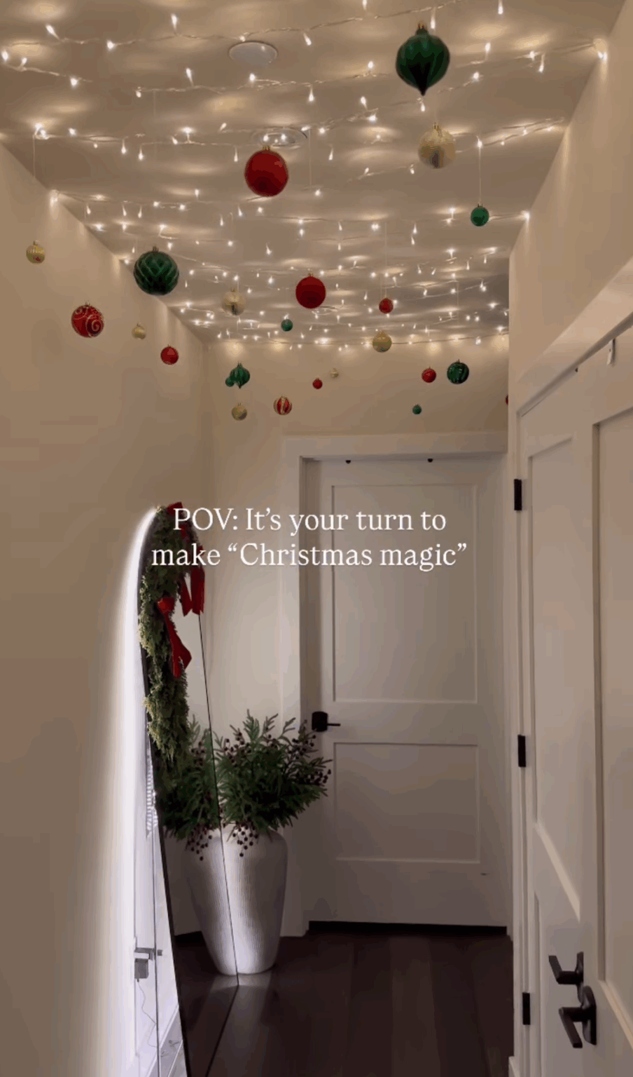 16 Magical Christmas Hallway Decor Ideas