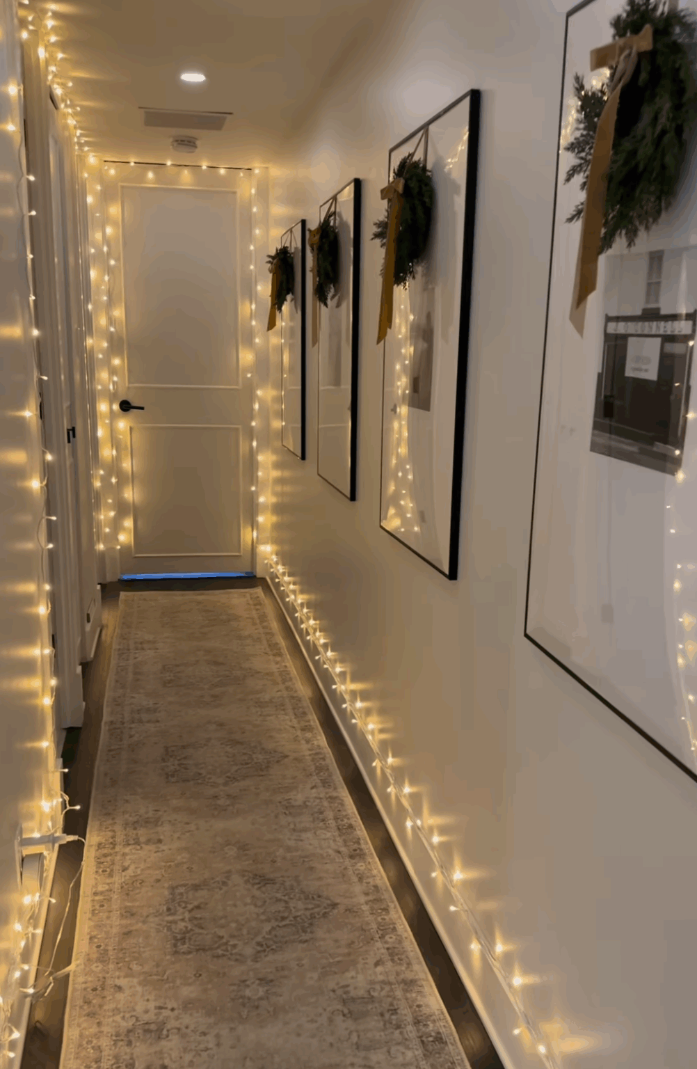 16 Magical Christmas Hallway Decor Ideas