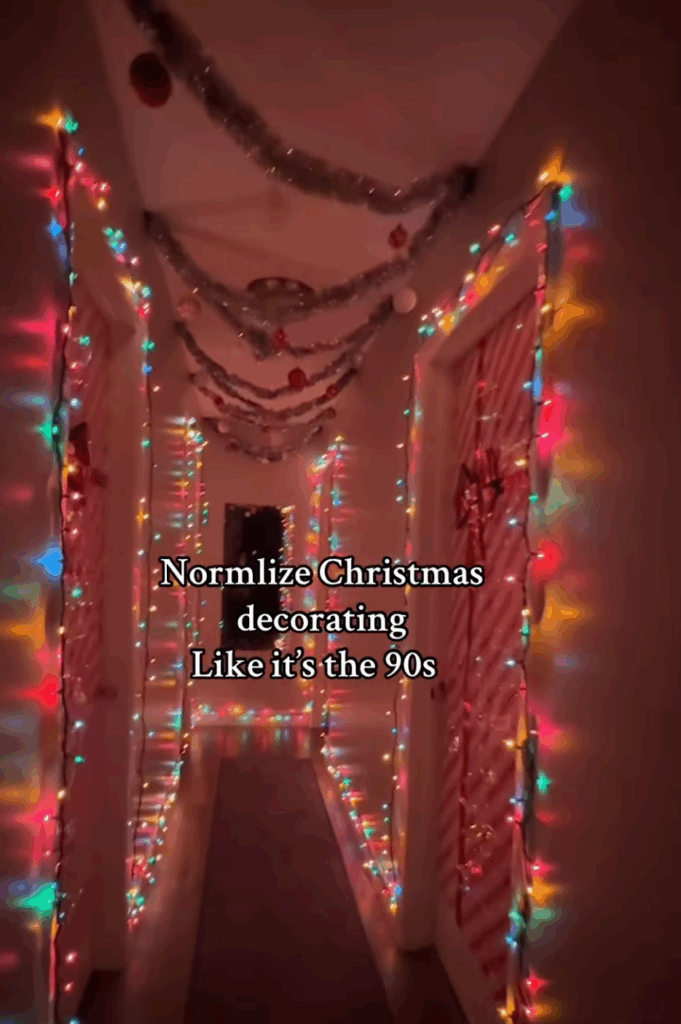 16 Magical Christmas Hallway Decor Ideas